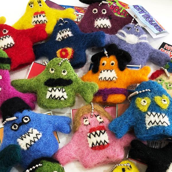 【発売日：2024年01月25日】かわいらしいオリジナルキャラクターのフェルトパペットキーホルダーが登場しました！ドンドンふえるとFRIENDS SPZ-1577は、どこかほっこりとした雰囲気が魅力です。手で触れると柔らかな感触が伝わり、と...