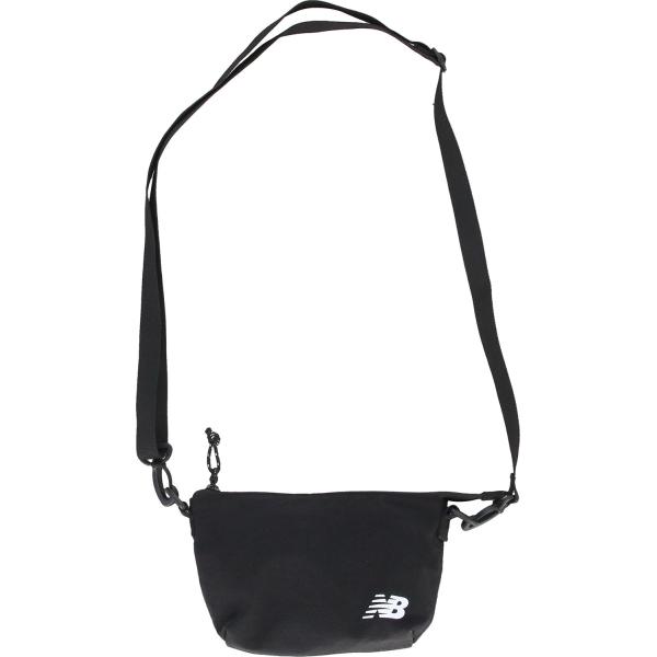 ニューバランス New Balance SACOSH AC03894　150D のワッシャーナイロン素材の横型ショルダーミニスクエアバッグ。荷物を少なく出かけたい際に使いやすいサイズ感。内側背面にメッシュポケット付き。   爆買