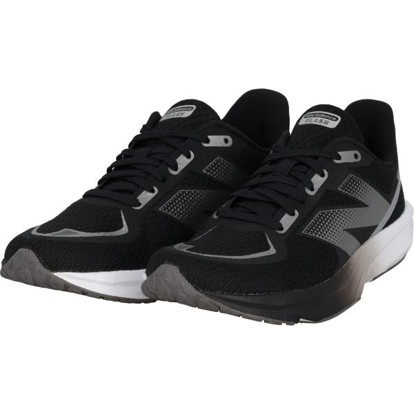 ニューバランス New Balance DYNASOFT FLASH V7 WFLSH7B9B　ランニングからトレーニングまで幅広く使えるデイリートレーナー[ FLASH V7 ]に、ベーシックなブラックカラーが登場。弾力性と耐久性に優れた...