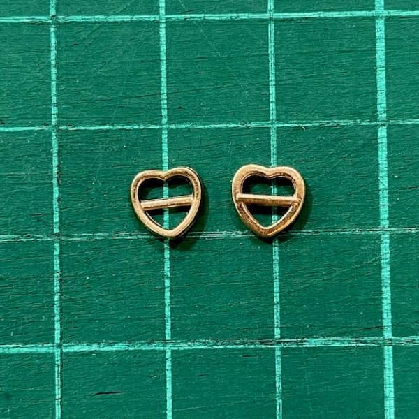 [ドール用手芸用品]バックル・ハート(7mm×7mm内径5mm/2個)詳しい詳細が気になる方はショップまで☆※モニター環境や端末、照明などにより画像と商品の色の見え方が異なる場合がございます。色味違いによる返品交換は承ることが出来ません。※...