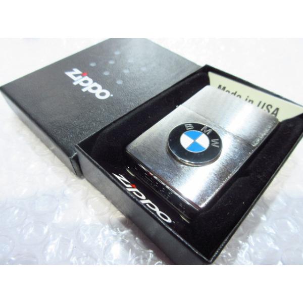 ＢＭＷのエンブレムロゴ(直径20mm)がデザインされた、Zippo/ジッポ社のライター(ケース入り)です。シルバーポリッシュのボディとエンブレムとのコンビがとてもキレイです。実際に使用されても、コレクションとしてディスプレイされても宜しいか...