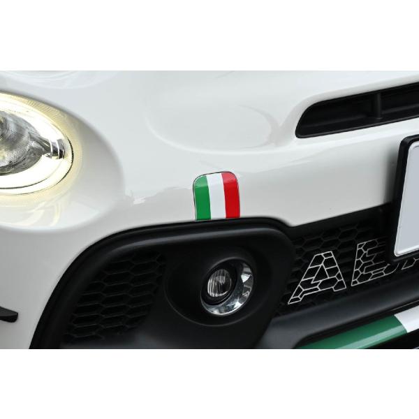 core OBJ Towing Hook Cover Tricolor Decal Set for ABARTH の1セット(2pcs)です。ABARTH 595/695のフロント、リアバンパーの牽引フックカバーに簡単に貼り付けられるトリコ...