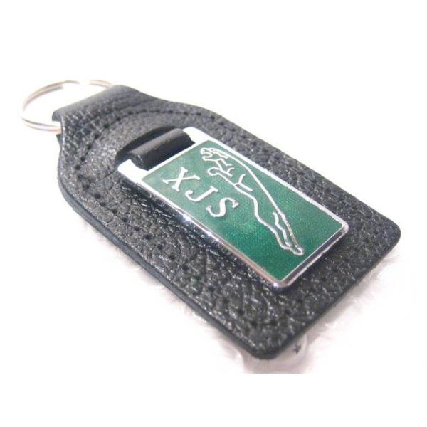 ジャガー・XJS（JAGUAR XJS）のエンブレム＆ロゴがデザインされた、本革レザーキーホルダーです。サイズはリング部も含んで約８cmで、持ち歩きに丁度良いかと思います。 ※表示価格は、品物・１点の金額です。 ★こちらの商品は、送料の安い...