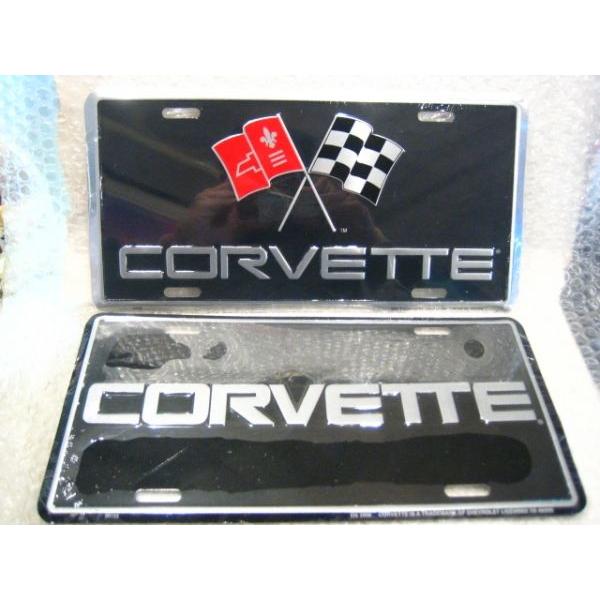 シボレー・コルベット（CHEVROLET CORVETTE）のエンブレムロゴがデザインされた、ＣＭライセンスプレートです。 本体のサイズは30cmX15cmです。 車内に、またはインテリアとして部屋に飾っても宜しいかと思います。☆品物は真空...