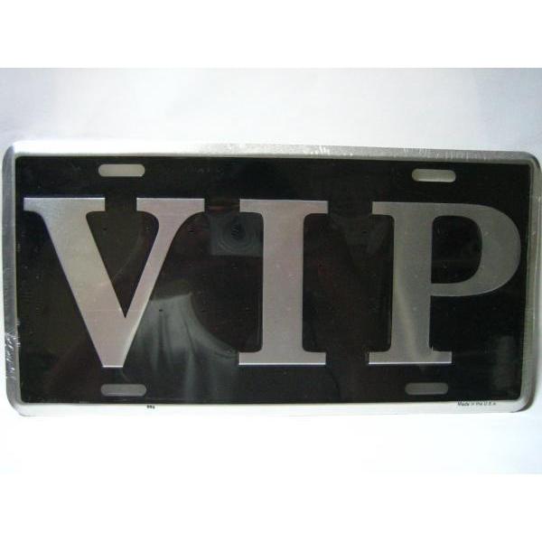 ＶＩＰ(Very Important Person)のエンブレム＆ロゴがデザインされた、ＣＭライセンスプレートです。 本体のサイズは30cmX15cmです。車内に、またはインテリアとして部屋に飾っても宜しいかと思います。 ※表示価格は、品物...