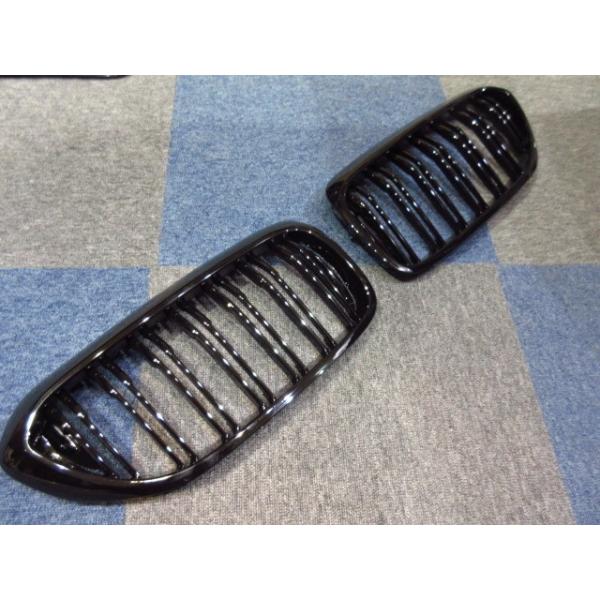 ＢＭＷ のフロントグリルの１セット(2pcs)です。 適合車種は、・BMW G11/G12（ニュー7シリーズ）・BMW G30/G31（ニュー5シリーズ）です。 本体カラーは、M Parformanceを彷彿させるオールグロスブラックメタリ...