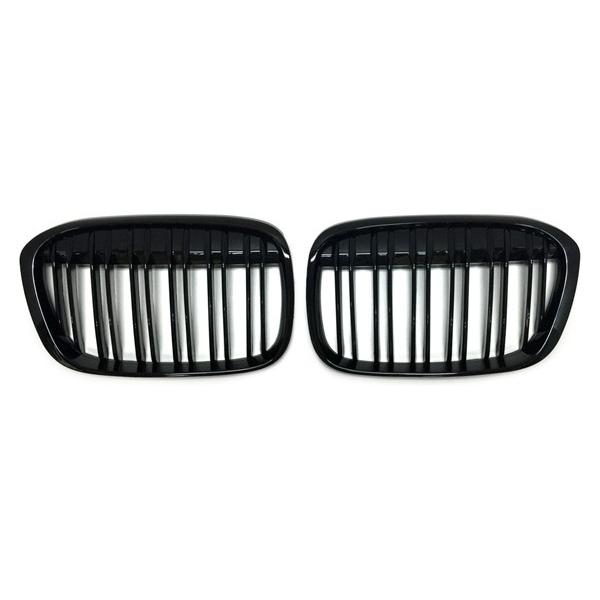 ＢＭＷ のフロントグリルの１セット(2pcs)です。 適合車種は、・BMW F48（X1シリーズ/'15-'19MC）です。 本体カラーは、M Parformanceを彷彿させるオールグロスブラックメタリックになります。 こちらは、ABS樹...