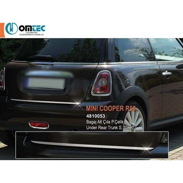 BMWミニ(NEW MINI R56/-'07) 用のリア・テールゲートリップ(ハッチバック・ドアパネル)です。トランクドアの１番下部に装着するメッキパーツになります。 本体はステンレス製、クロームメッキカラーがとてもキレイです。 装着は本...