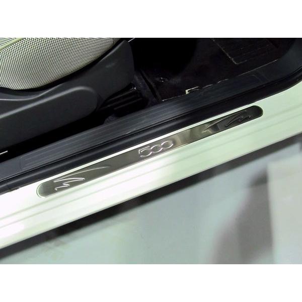 "500"ロゴ入り/エントランス・ステップパネル(スカッフプレート)の１セット(4pcs)です。 適合車種は、フィアット、FIAT500/ABARH500 共用になります。 本体はステンレス製にて、外側ポリッシュ、内側ヘアライン仕上げです。...