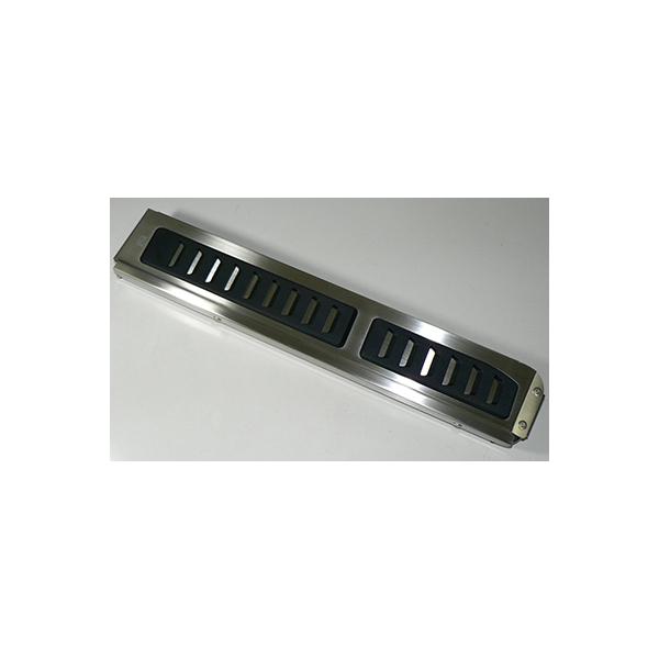 フォルクスワーゲン、ゴルフ7/ゴルフ7.5 (ALL MODEL/※GTI R Variant含む)の右ハンドル専用 DSG（2ペダル）MT（3ペダル）用 ライトサイド・フットプレートです。クルーズコントロールでの走行中や停車中の右足置き場...