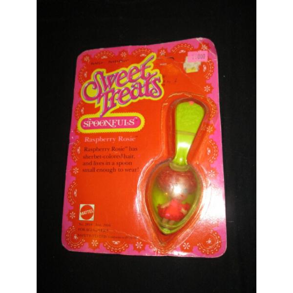 商品説明【メーカー名】MATTEL【サイズ】人形の大きさ約６センチ【商品説明】1978年、マテル社製のリッドルキッドルのスプーンです☆珍しいパッケージ入りです。大きさは約１３センチ、人形の大きさ約６センチです。首からさげることができます！未...