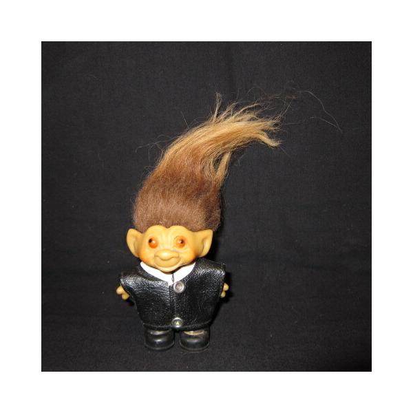 商品説明【メーカー名】DAM【サイズ】大きさ約１４センチ【商品説明】もともとトロール（troll）とは、北欧の国、特にノルウェーの伝承に登場する妖精の一種です。現在は可愛く姿を変え、願い事をかなえる妖精として親しまれています。この子はビンテ...