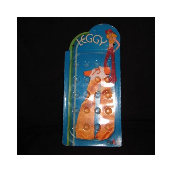 商品説明【メーカー名】−【サイズ】人形の大きさは約２６センチです。【商品説明】1973年の足長レギーの洋服です♪70年代のなかなか見つからないにお人形の洋服の１つです。 未開封ですがパッケージには多少の傷みや汚れ等があります。画像でご確認下...