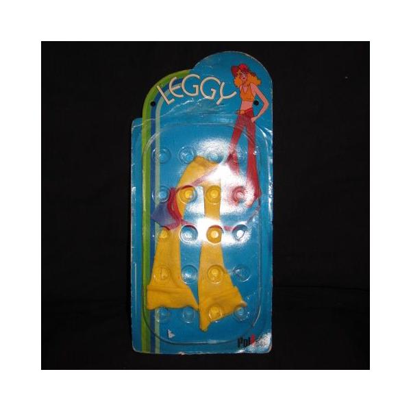 商品説明【メーカー名】−【サイズ】人形の大きさは約２６センチです。【商品説明】1973年の足長レギーの洋服です♪70年代のなかなか見つからないにお人形の洋服の１つです。 未開封ですがパッケージには多少の傷みや汚れ等があります。画像でご確認下...