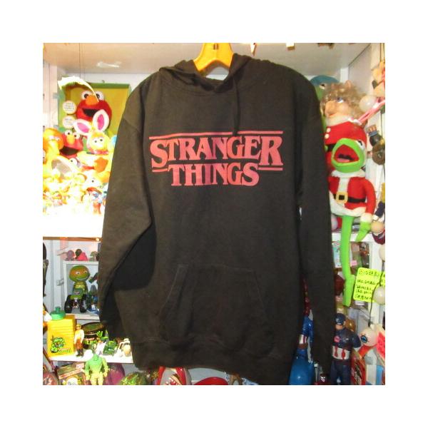 商品説明【メーカー名】【サイズ】Mサイズ【商品説明】ストレンジャーシングスのスウェットパーカーです★サイズはMEN'SのMサイズです。肩幅約５３センチ、身幅約５６センチ、着丈約６５センチです。USEDになります！※こちらの商品は海外での買い...