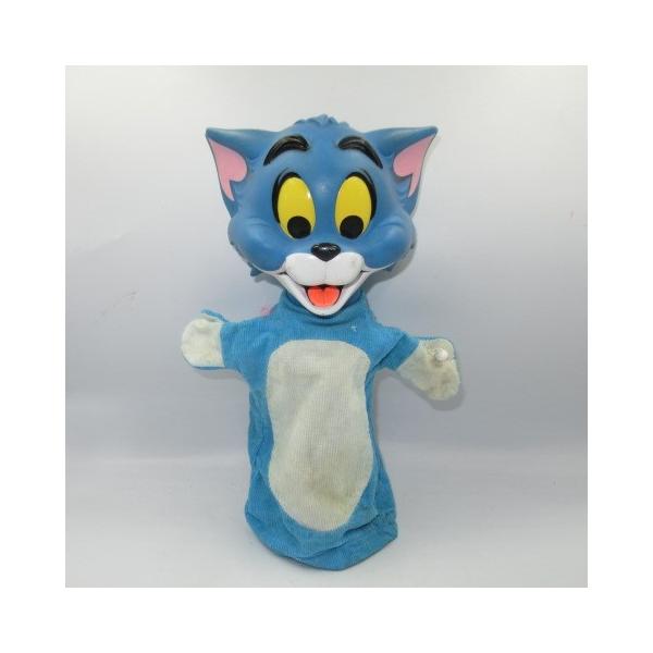 ＜商品説明＞【サイズ】約30センチ【商品説明】1965年製のトムです。本来はトーキングのBOXが体の部分に入っているのですがなくなっていて、ハンドパペット状態になっています。顔がソフビで出来ていて、飾るだけでも可愛いです。ビンテージの雰囲気...