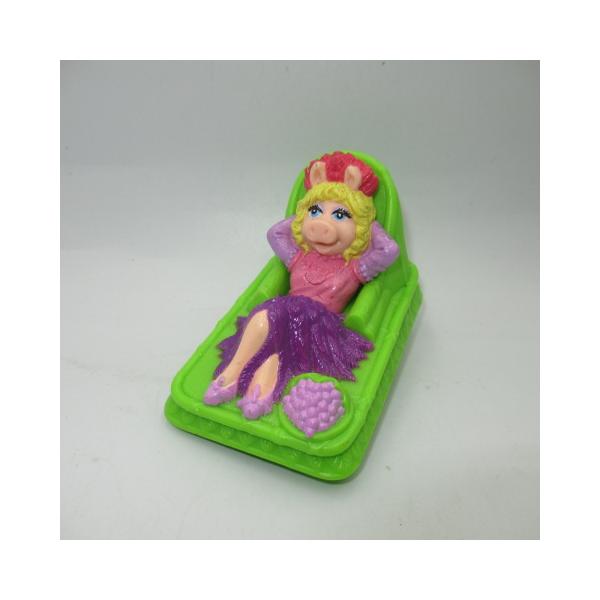 ＜商品説明＞【サイズ】　約９×６センチ【商品説明】ミスピギーのフィギュアです！ボートに乗っていて可愛いです！中古になりますので多少の傷みや汚れがあります。※こちらの商品は海外での買いつけ商品になっております。ビンテージ商品ですので、汚れ等が...