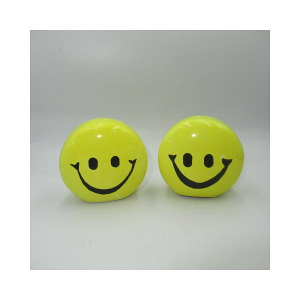 ＜商品説明＞【サイズ】　約８センチ【商品説明】ビンテージのスマイルのソルト＆ペッパーです！陶器製です。中古になりますので、多少の傷みや汚れがあります。※こちらの商品は海外での買いつけ商品になっております。ビンテージ商品ですので、汚れ等がある...