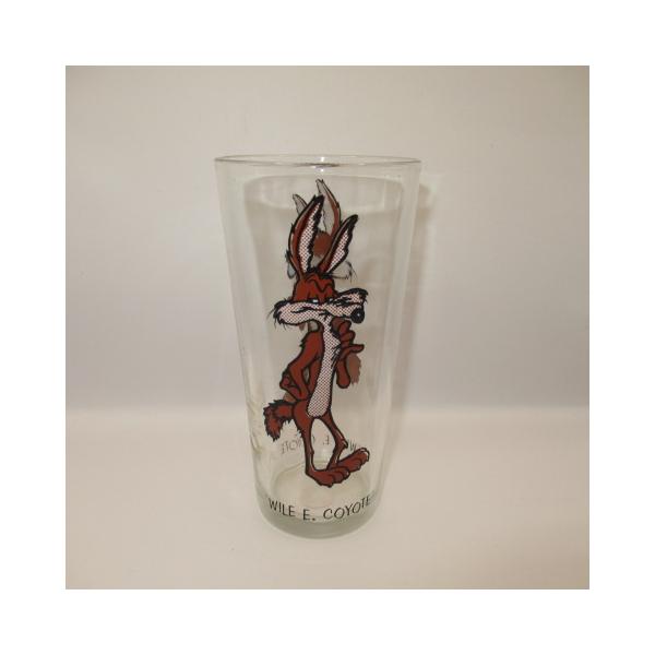＜商品説明＞【サイズ】　約１６センチ【商品説明】１９７３年製のWILE E COYOTEのグラスです！可愛い顔のワイリーコヨーテです★中古になりますので多少の傷みや汚れがあります。※こちらの商品は海外での買いつけ商品になっております。ビンテ...
