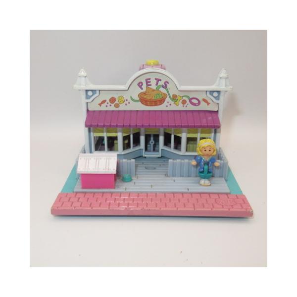 ＜商品説明＞【サイズ】　約９ｘ６ｘ８センチ【商品説明】90年代の可愛いポーリーポケットです。お家を開くと可愛い世界が広がります★中古になりますので多少の傷みや汚れがあります。※こちらの商品は海外での買いつけ商品になっております。ビンテージ商...