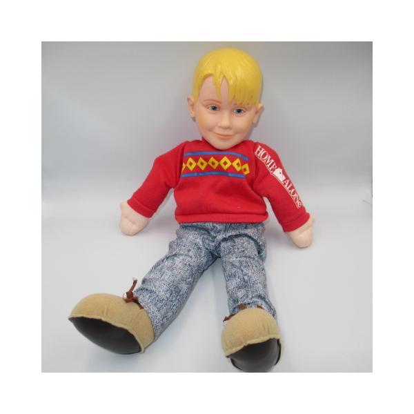 ＜商品説明＞【サイズ】　約４５センチ【商品説明】可愛いケビンのトーキングのお人形です。本来は背中のストリングを引いて離すと何種類かの言葉を話すのですが、経年劣化により早巻きになっていて聞き取れません。飾るだけでも可愛いです！顔の脇に汚れがあ...