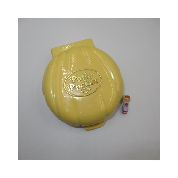 ＜商品説明＞【サイズ】　約１０センチ【商品説明】ビンテージのポーリーポケットです！コンパクトを開くと可愛い世界が広がります★中古になりますので多少の傷みや汚れがあります。※こちらの商品は海外での買いつけ商品になっております。ビンテージ商品で...