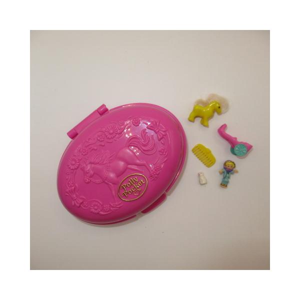 ＜商品説明＞【サイズ】　約１１センチ【商品説明】1995年製のPalomino Ponyのコンパクトです！お人形は付属の物が、すべてセットの完品です！★レアです！中古になりますので多少の傷みや汚れがあります。※こちらの商品は海外での買いつけ...