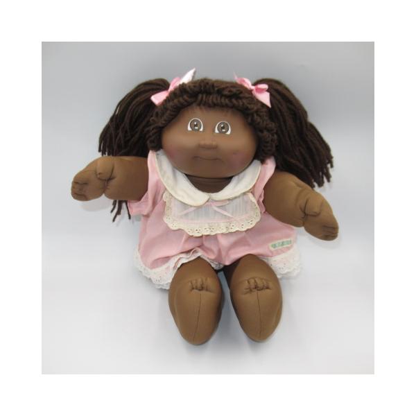 ＜商品説明＞【サイズ】　約４０センチ【商品説明】８０年代の可愛いキャベツ人形です！ツインテールが可愛いです★中古になりますので多少の傷みや汚れがあります。可愛いです！※こちらの商品は海外での買いつけ商品になっております。ビンテージ商品ですの...