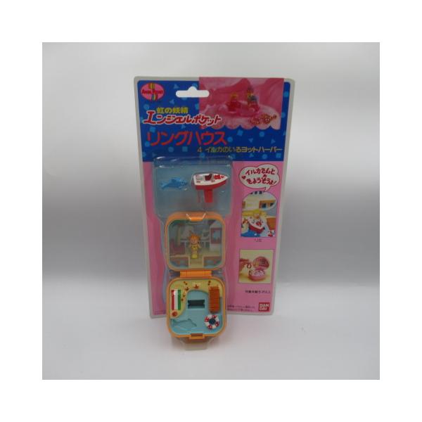 ＜商品説明＞【サイズ】　約６×６センチ【商品説明】1992年製のエンジェルポケットです！コンパクトを開くと可愛い世界がひろがります。リングになっています！中古になりますので多少の傷みや汚れがあります。※こちらの商品は海外での買いつけ商品にな...