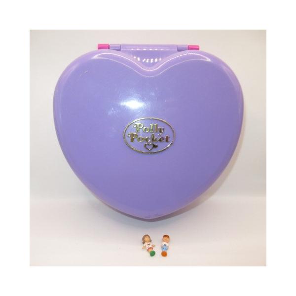 ＜商品説明＞【サイズ】　約18x18x7センチ【商品説明】1994年の大きなポーリーポケットです。本来は開けたときにウェディングマーチが流れるのですが電池切れで音がしません。電池交換はかなり難しいです★蓋を開けたときに固定は出来ません。とて...