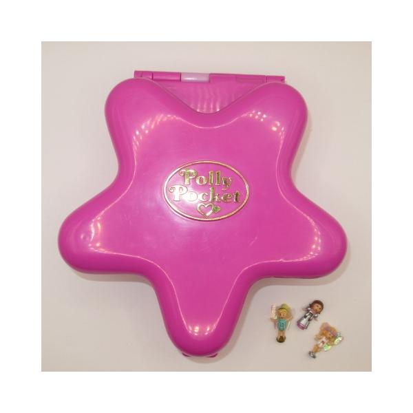 ＜商品説明＞【サイズ】　約１８ｘ１８ｘ７センチ【商品説明】お人形もコンプリートのフェアリーワンダーランドです！コンパクトのフタを開けると可愛い世界が広がります。ライトも付くタイプで珍しいです。コンパクトの状態も全体的に良い方だと思います。中...