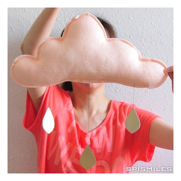 【ブランド名】The Butter Flying（バターフライング）【商品名】雲のモビール・40cmの超特大！ピーチ色の雲（ゴールドの雫）【製造】カナダ【素材】本体：100% フェルト/The cloud is stuffed with p...