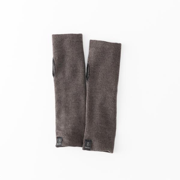 【商品名】あったかサポートアームウォーマー【生産地】日本【サイズ】フリー（長さ約32.5cm、幅約9.5cm）【素材】ポリエステル29%、コットン25%、シルク17%、アクリル16%、ウール7%、ナイロン4%、ポリウレタン2％【カラー】チャ...