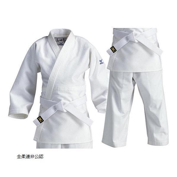 ミズノ柔道着上下セット、帯なし。全柔連非公認。※上下サイズ違いの場合は【ご要望欄】にてお知らせ下さい。価格に加工代は含まれておりません。ネームシシュー画像は仕上がりのイメージとして掲載しています。ご購入頂く柔道着と異なる場合もございますので...