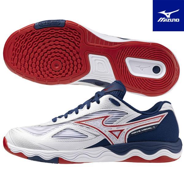 卓球シューズ ミズノ ウエーブメダル7 WIDEメダルシリーズから待望のWIDEモデルが新登場！カラー　01：ホワイト×レッド×ネイビー甲材：人工皮革、合成繊維底材：合成底ベトナム製質量　約270g（26.0cm片方）カップインソール（取り...