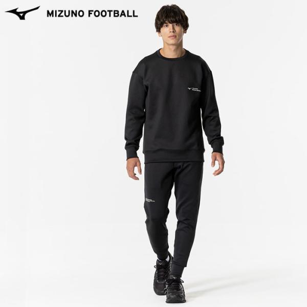 ミズノ スウェット メンズ 上下セットストレッチスウェット プルオーバー ジョガーパンツMIZUNO FOOTBALLのフィロソフィーを纏う。「JAPAN SPIRIT.」と、ブランドメッセージのロゴのみをプリントしたシンプルなウェア。カラ...