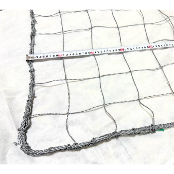 サッカーネット、フットサルネット、バレーボールネット、バスケットネットなど大型ボール使用のスポーツに最適な設計フットサルコート店舗のネット補修用にもご利用いただけます。日本製のポリエチレンネットで信頼性を実現。サイズ約3.1ｍ×10ｍポリエ...