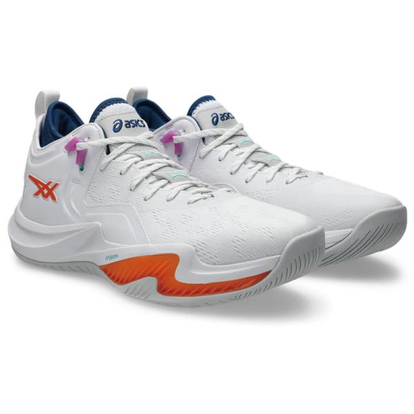 高さが求められるプレーを得意とするプレーヤーにおすすめ。ミッドソールにはFF BLAST PLUSを採用し、優れたクッション性はそのままにバウンス性能がUP。厚みのあるソールは蹴りだし部分を最も厚く設計し、より高いジャンプの実現をサポート。...