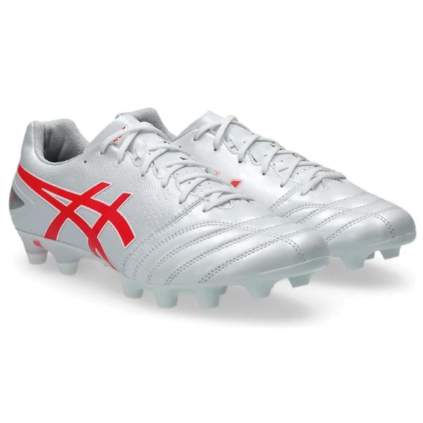 フィット性に優れたマイクロファイバー人工皮革をアッパー前足部に採用。足幅の広いプレーヤーにもフィットするワイドモデル。前足部にはステッチを施すことで、伸び止め効果を発揮。ソールのかかと部には走行時に効果を発揮するようにfuzeGELを搭載し...