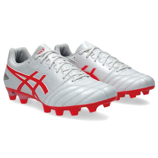 フィット性に優れた天然皮革をアッパー前足部に採用。前足部にはステッチを施すことで、伸び止め効果を発揮。ソールのかかと部には走行時に効果を発揮するようにfuzeGELを搭載し、着地時の衝撃を緩衝。ソールには土でも削れにくい耐摩耗ウレタンを採用...