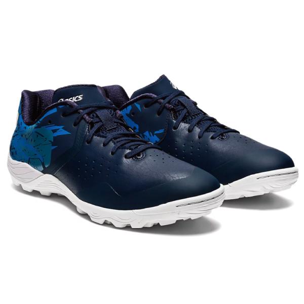 前足部には足馴染みの良いストレッチャブル仕様の人工皮革、腰裏材にはソフトで優しい肌触りのスムースメッシュ材、さらに前モデルよりラストを変更し、前足部の過度な圧迫感を軽減。アウターソールにはBarefoot=素足からインスピレーションを得た3...