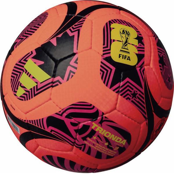 FIFAワールドカップ2026〓 公式試合球 レプリカ別色モデル商品名であるTRIONDAは、TRI（トリ）が開催国である3ヵ国を、ONDA（オンダ）がスペイン語で「波」を意味し、開催国を中心に世界に広がる喜びと高揚感の「波」を表現していま...