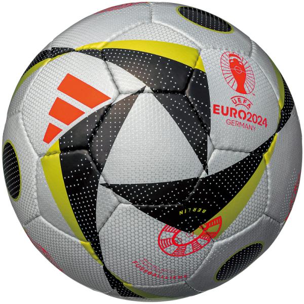 フースバルリーベはドイツ語で「フットボールへの愛」を意味。デザインはフットボールの喜びと大会トーナメントのエネルギーよりインスピレーション。色鮮やかなエッジ、曲線、ドット表現にて強調された目立つ黒い翼形状を通じて、ボール自体の動きや試合での...