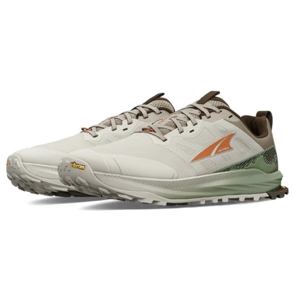 最大のアップデートはアウトソールのVibram〓 MegaGripへの刷新。あらゆるコンディションで優れたグリップ力を発揮。中足部や踵周りのフィット感が向上。LONE PEAKらしいナチュラルな履き心地がさらに進化。縫い目のないオーバーレイ...