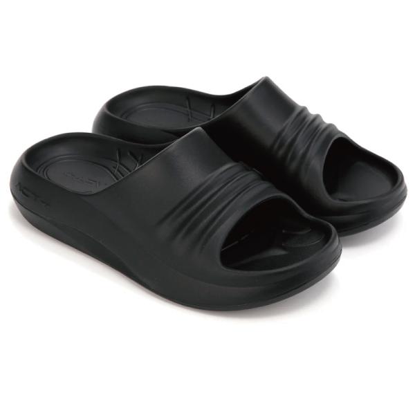 ライフスタイルに溶け込むリカバリーサンダルアキレス腱を柔らかく包み込むバンドで姿勢矯正効果を発揮し、理想的なアーチを提供。足底筋膜の緊張を緩和し、足を解放。スポーツ後のリカバリーや移動用としてはもちろん、ライフスタイルに溶け込むデザインで、...