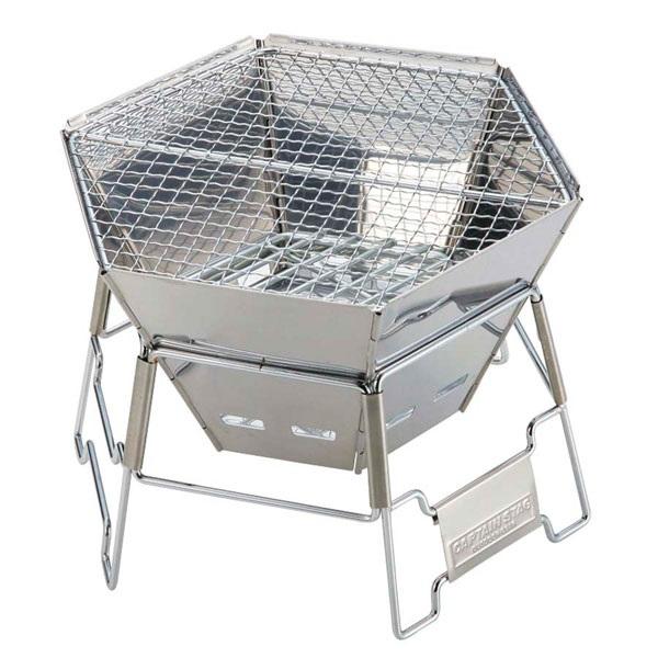 メーカー名：CAPTAINSTAG品名 ：ヘキサ　ステンレスファイアグリル（Ｍ）品番：M-6498商品概要・仕様■組立サイズ（約）：幅300×奥行265×高さ220mm、網サイズ（約）：285×255mm■重量（約）：1.8kg■材質：本体...