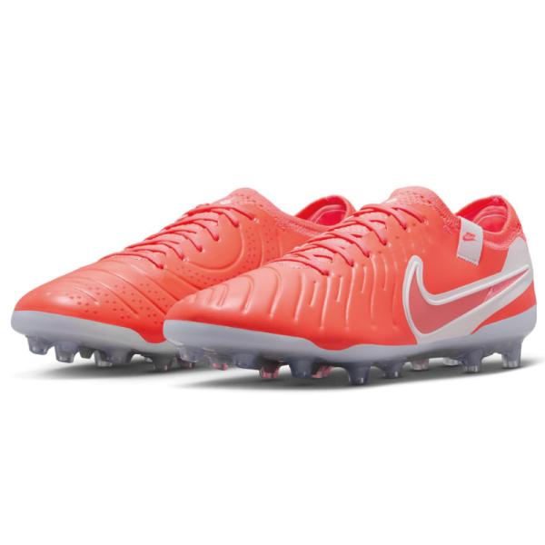 新しいエンジニアードレザーのFlyTouch Proを使用したプロ スパイクの最新モデル。天然皮革よりも柔らかく、足にぴったりフィット。All Conditions Control（雨天でも優れたグリップ性を発揮するテクスチャー）との相乗効...