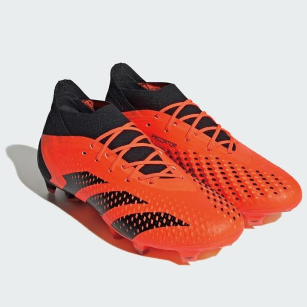 戦略的に配置されたハイデフィニション グリップテクノロジーが、より精度の高いボールコントロールを可能にする。HYBRIDTOUCHアッパーのボールタッチのカギとなるエリアにクッショニングを配置し、ボールをソフトなタッチで操るのをアシスト。ま...