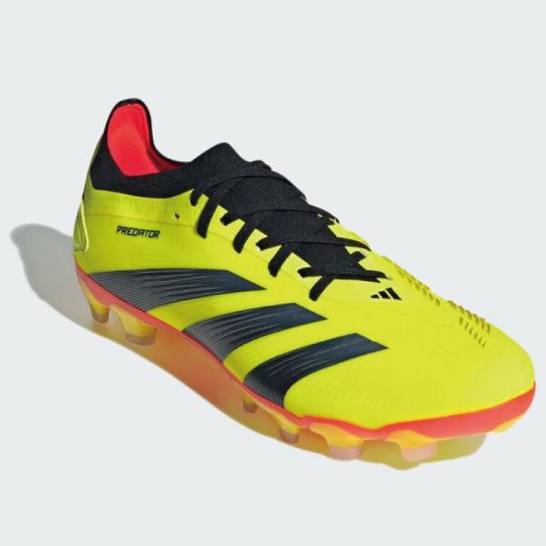 ゴール至上主義。新作プレデター。ソフトで柔軟性のあるHybridTouch 2.0アッパーに配したラバーストライクスキンフィンがグリップ力を高め、正確なボールコントロールに貢献。また、汎用性に優れたアウトソールが、マルチグラウンドでの安定的...