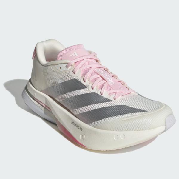 ランニングでは、ディテールがパフォーマンスを左右する。アディゼロ ボストン 13は、LightstrikeとLightstrike Proのクッショニングテクノロジーを組み合わせ、自分のペースで走りたいランナーのために設計された一足。■シュ...